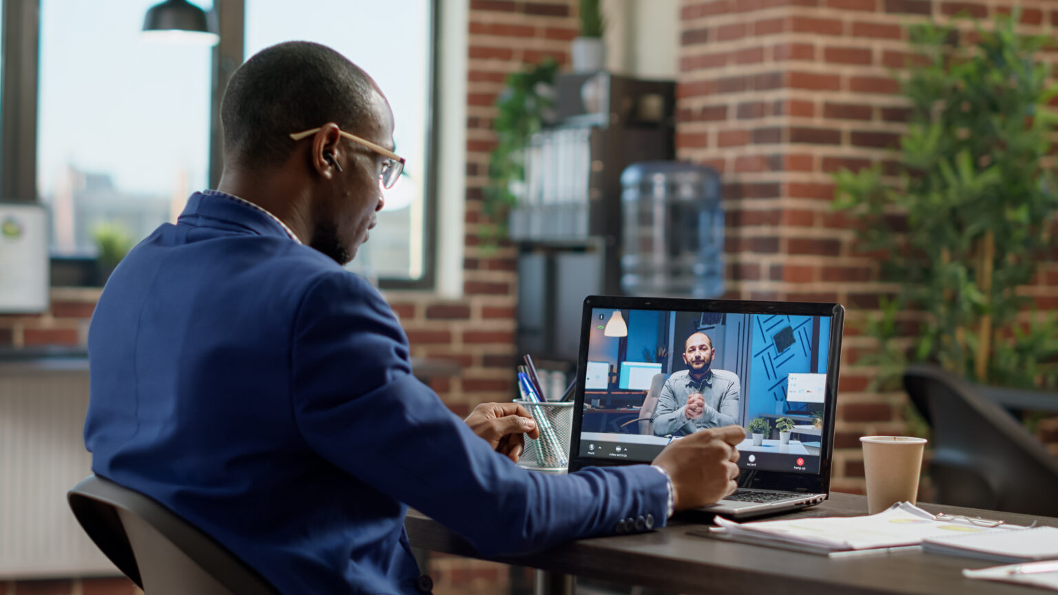 15 Best Practices for Managing Remote Employees - Wealthy Tent